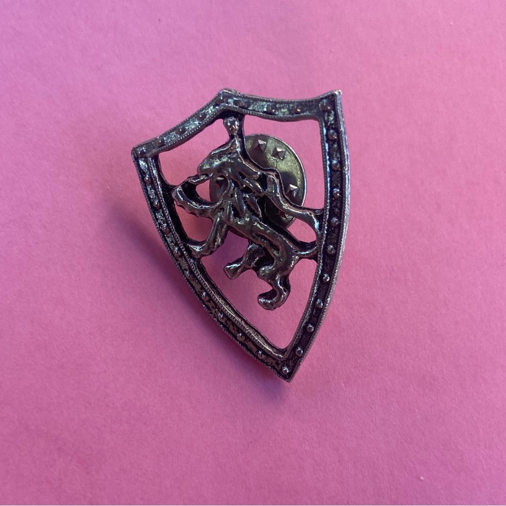 Vintage Pewter Royal Lion Crest Shield Brooch #6515 - Gem
